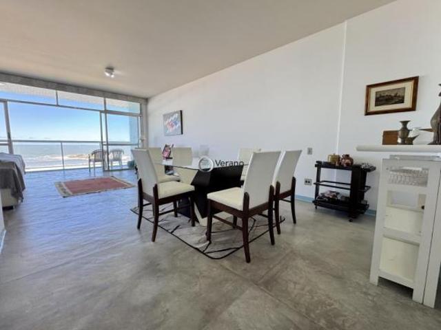 Apartamento frente mar na Praia das Pitangueiras com 3 quartos sen