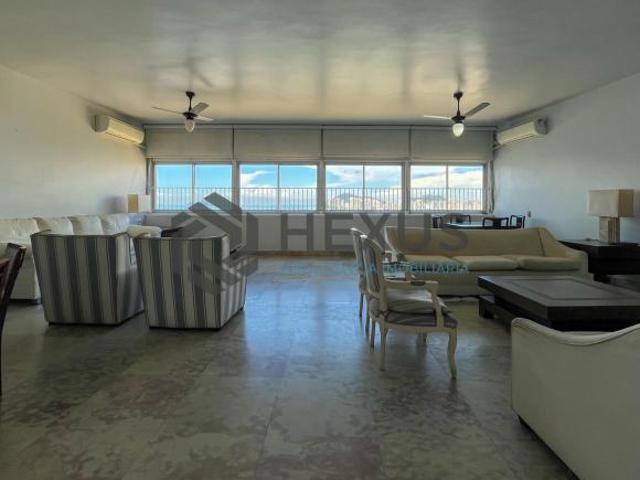Apartamento frente mar na Praia das Pitangueiras, Guaruja