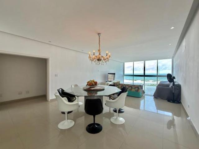 Apartamento frente mar à venda, Pitangueiras, Guarujá, SP | Qvista Inteligênc.