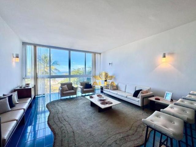 Apartamento frente mar com 3 dormitórios e vista permanente na Praia das Pitangueiras – Alfa Imóveis