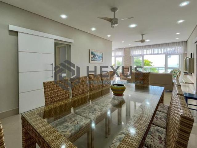 Apartamento frente mar com vaga box à venda, Pitangueiras, Guarujá, SP