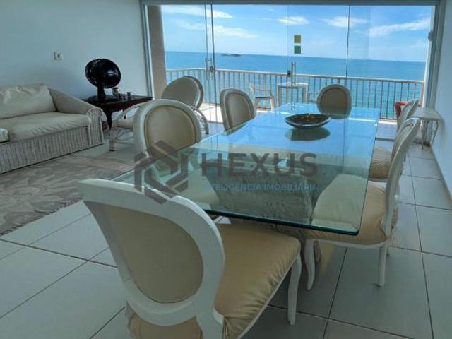 Apartamento frente mar com varanda na Praia das Pitangueiras, Guaruja