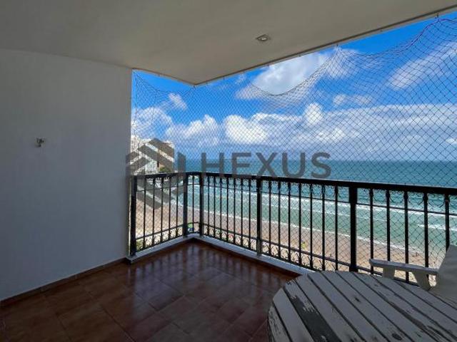 Apartamento frente mar com varanda na Praia das Pitangueiras, Guaruja