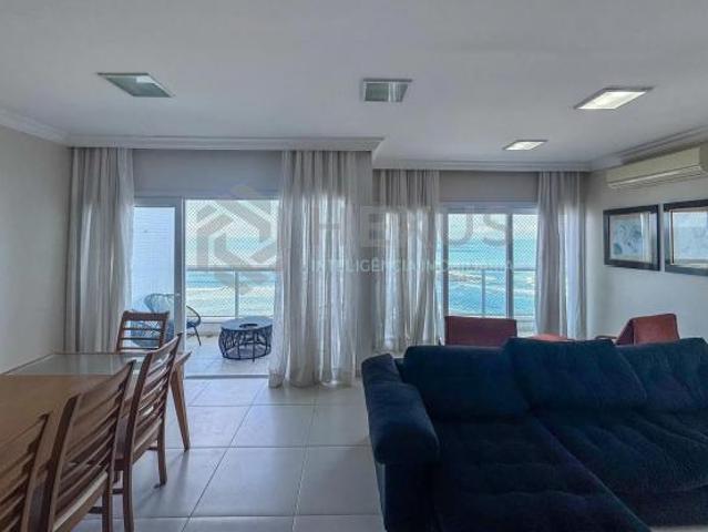 Apartamento frente mar com varanda na Praia das Pitangueiras, Guaruja