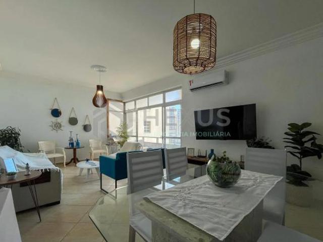 Apartamento frente mar com varanda na Praia das Pitangueiras, Guaruja