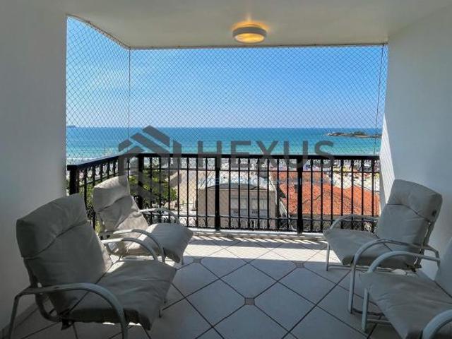 Apartamento frente mar com varanda na Praia das Pitangueiras, Guaruja