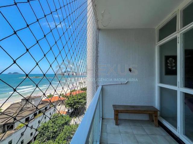 Apartamento frente mar com varanda na Praia das Pitangueiras, Guaruja