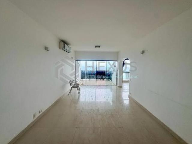 Apartamento frente mar com varanda na Praia das Pitangueiras, Guaruja