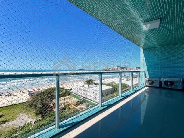 Apartamento frente mar com varanda na Praia das Pitangueiras, Guaruja