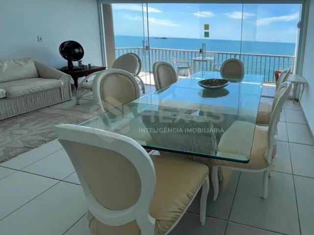 Apartamento frente mar com varanda na Praia das Pitangueiras, Guaruja
