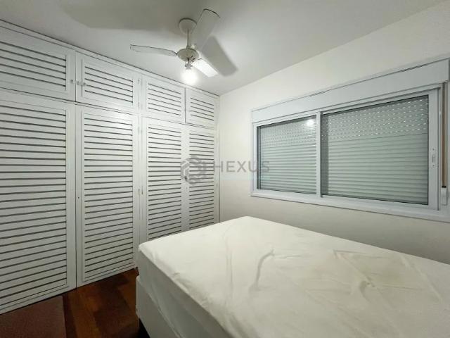 Apartamento frente mar com varanda na Praia das Pitangueiras, Guaruja