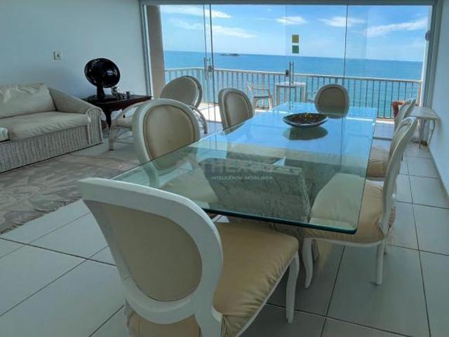 Apartamento frente mar com varanda na Praia das Pitangueiras, Guaruja