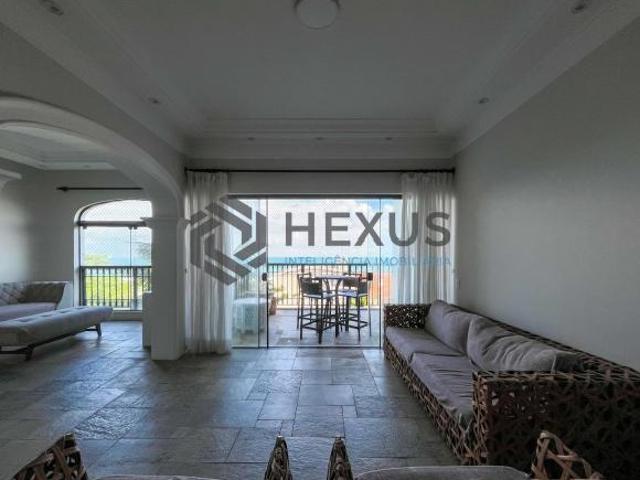 Apartamento frente mar com varanda na Praia das Pitangueiras, Guaruja
