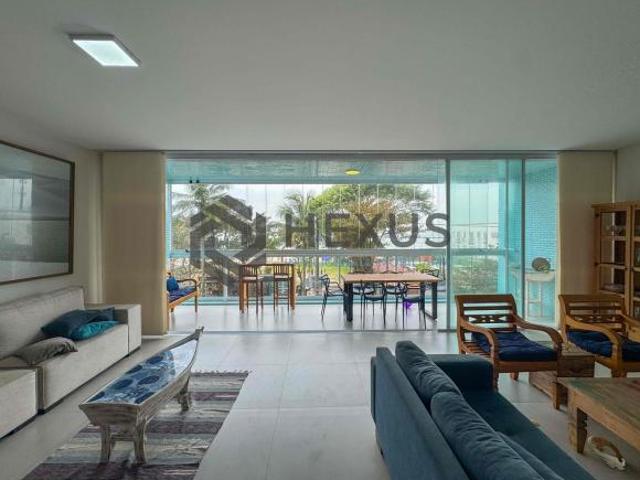 Apartamento frente mar com varanda na Praia das Pitangueiras, Guaruja