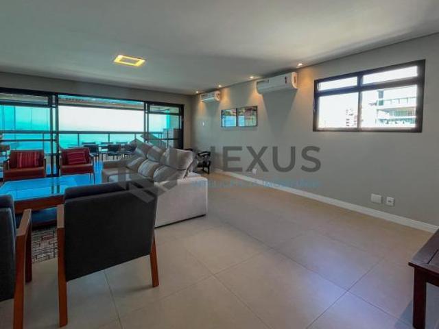 Apartamento frente mar com varanda e lazer no Jardim Astúrias, Guarujá