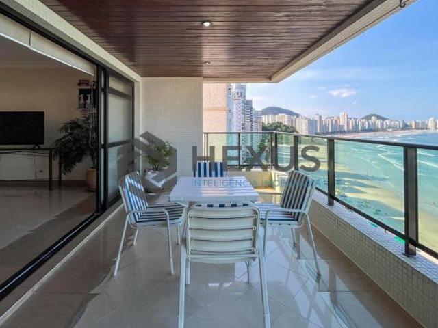Apartamento frente mar com varanda e lazer no Jardim Astúrias, Guarujá