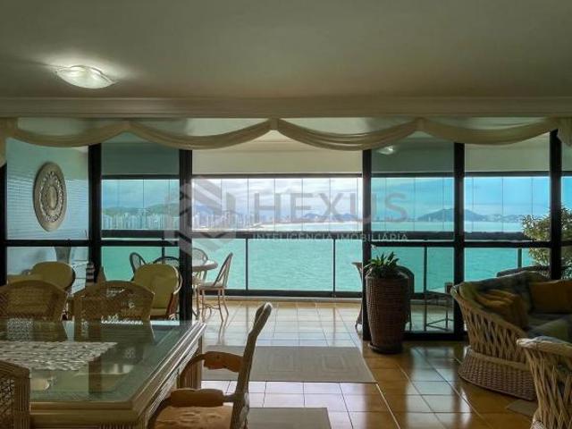 Apartamento frente mar com varanda e lazer na Praia das Asturias, Guaruja