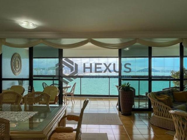 Apartamento frente mar com varanda e lazer na Praia das Asturias, Guaruja