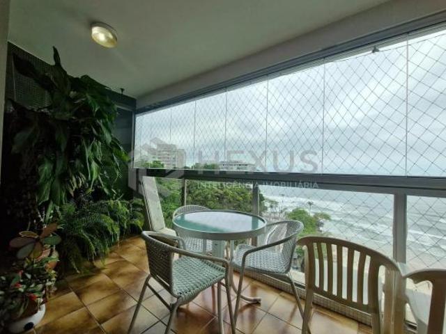 Apartamento frente mar com varanda e lazer na Praia das Asturias, Guaruja