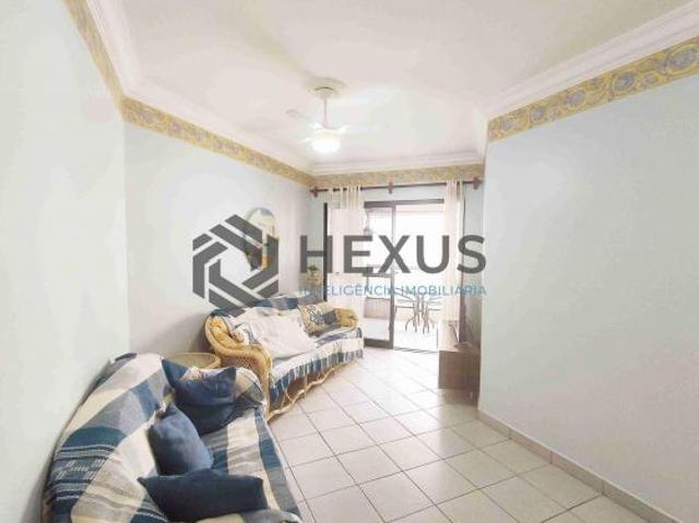 Apartamento frente mar com varanda e lazer na Praia das Astúrias, Guarujá