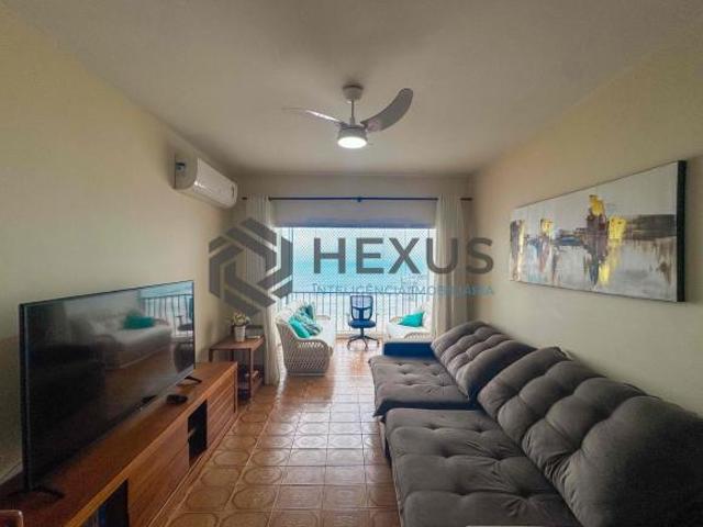 Apartamento frente mar com varanda e lazer na Praia das Pitangueiras, Guaruja