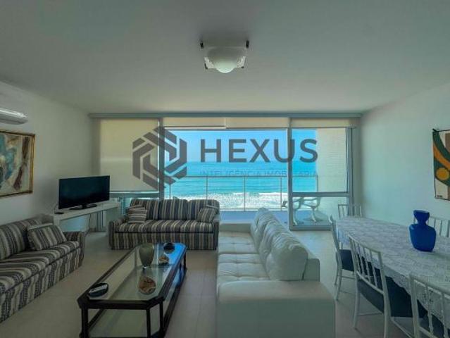 Apartamento frente mar com varanda e vista mar na Praia das Pitangueiras, Guaruj