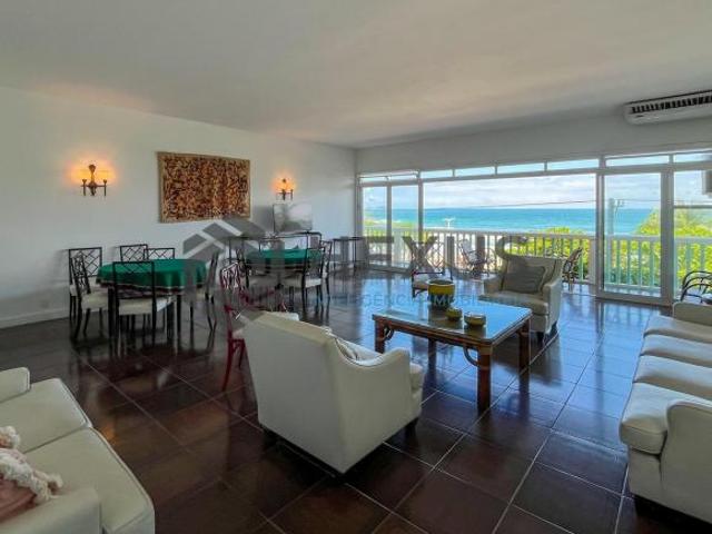Apartamento frente mar com varanda e vista mar na Praia das Pitangueiras, Guaruj