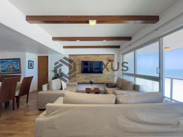 Apartamento frente mar com varanda e vista mar na Praia das Pitangueiras, Guaruj