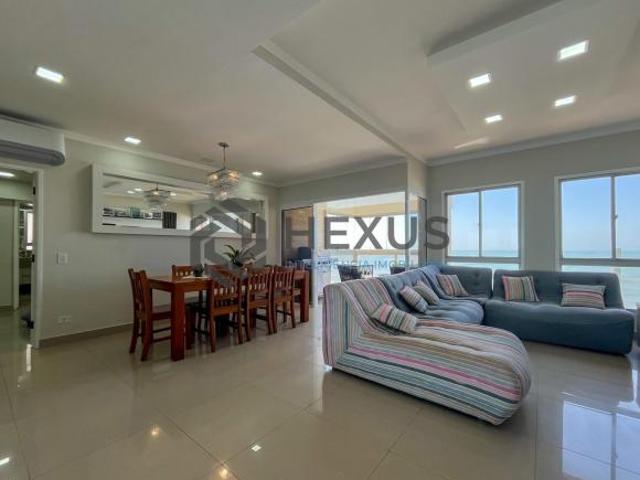 Apartamento frente mar com varanda e vista mar na Praia das Pitangueiras, Guaruj