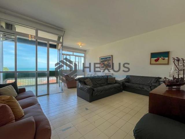 Apartamento frente mar com varanda e vista mar na Praia das Pitangueiras, Guaruj