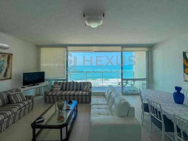 Apartamento frente mar com varanda e vista mar na Praia das Pitangueiras, Guaruja