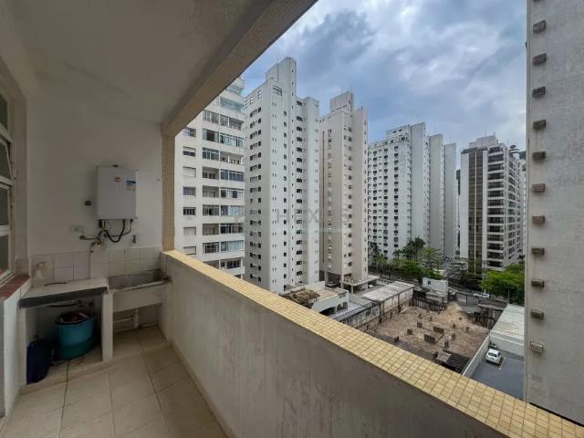 Apartamento frente mar com varanda e vista mar na Praia das Pitangueiras, Guaruja