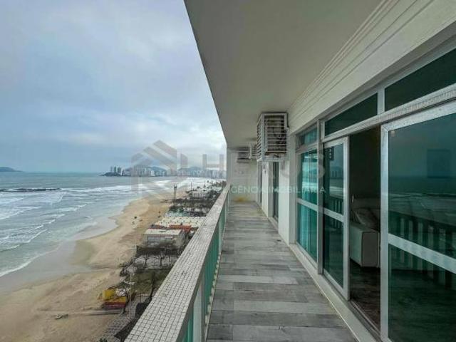 Apartamento frente mar com varanda e vista mar na Praia das Pitangueiras, Guaruja