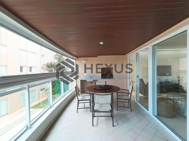 Apartamento frente mar com varanda gourmet e lazer na Praia da Enseada, Guaruja