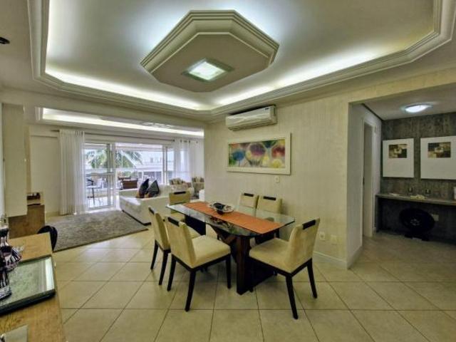 Apartamento frente mar com varanda gourmet — Pitangueiras — Guarujá