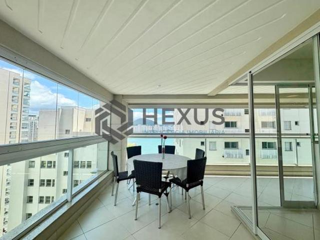 Apartamento frente mar com varanda gourmet vista mar e lazer na Praia das Asturi