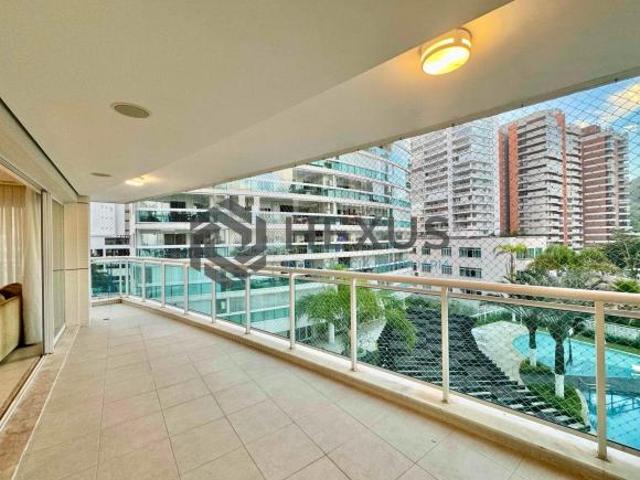 Apartamento frente mar com varanda gourmet vista mar e lazer na Praia das Asturi