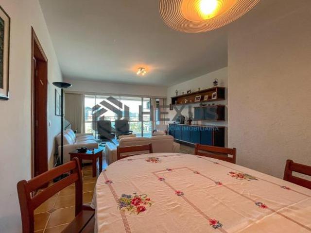 Apartamento frente mar com varanda, vista mar e lazer na Praia das Pitangueiras
