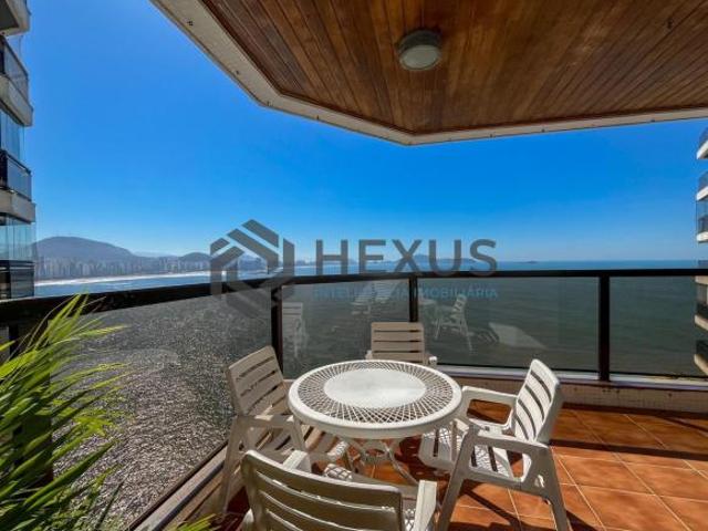 Apartamento frente mar com varanda vista mar e lazer na região do Canto das Galh