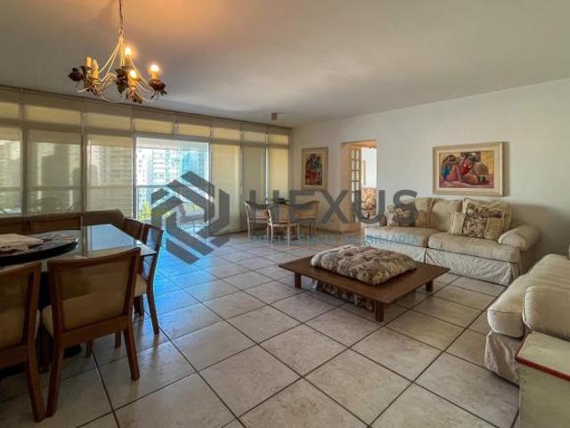 Apartamento frente mar com varanda vista mar e lazer nas Pitangueiras, Guarujá