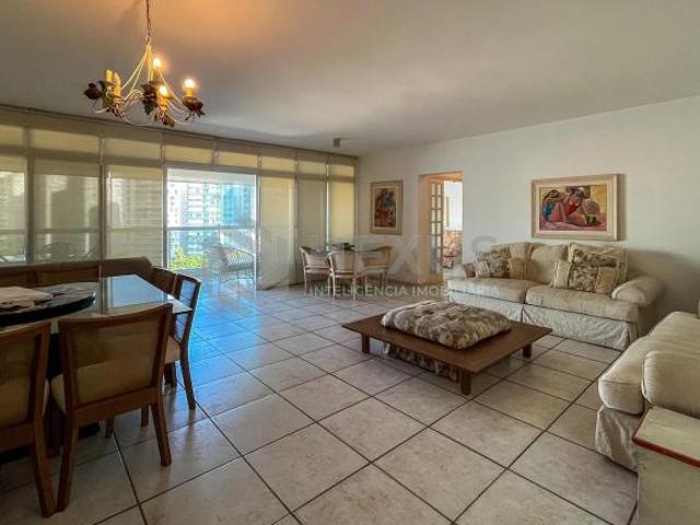 Apartamento frente mar com varanda vista mar e lazer nas Pitangueiras, Guarujá