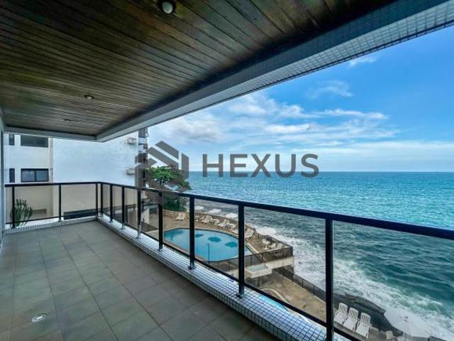 Apartamento frente mar com varanda vista mar e lazer nos Tortugas na Praia da En