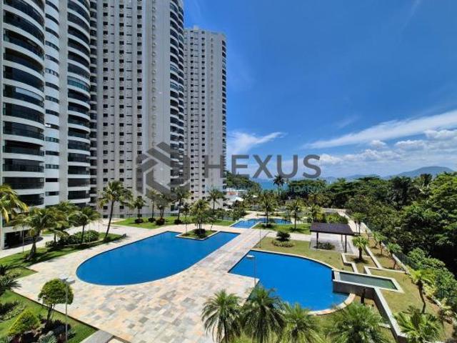 Apartamento frente mar com lazer de clube na Praia da Enseada, Guarujá