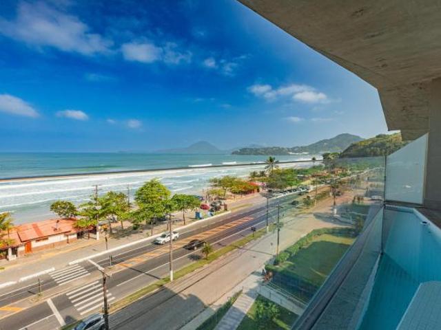 APARTAMENTO FRENTE MAR COM PISCINA NA SACADA