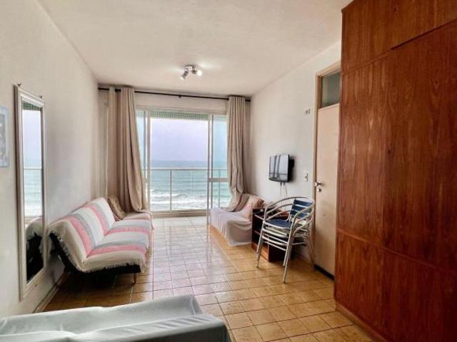 Apartamento frente mar com sacada — Astúrias — Guarujá