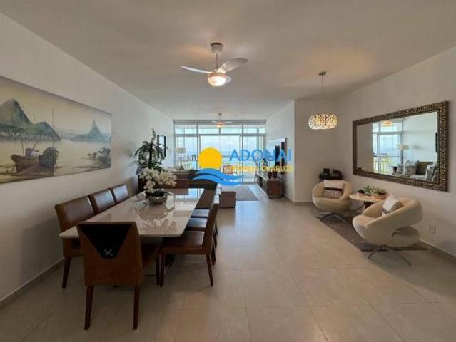 Apartamento frente mar com sacada — Pitangueiras — Guarujá