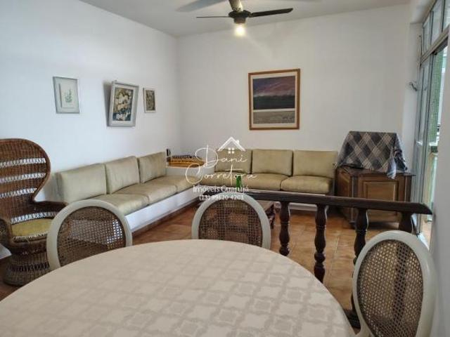 Apartamento frente mar de 2 quartos com suíte, 2 salas e vaga de garagem nas Pitangueiras, Guarujá S