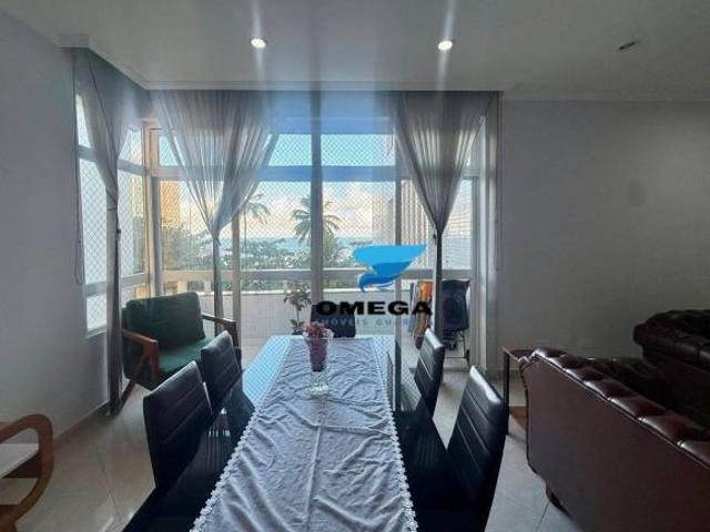 Apartamento frente mar reformado à venda na praia das Pitangueiras no Guarujá I Omega Imoveis