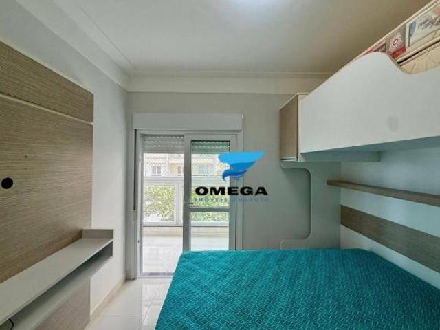 Apartamento frente mar reformado à venda na praia das Pitangueiras no Guarujá I Omega Imoveis