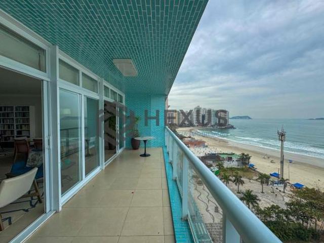 Apartamento frente mar reformado com varanda vista mar na Praia das Pitangueiras